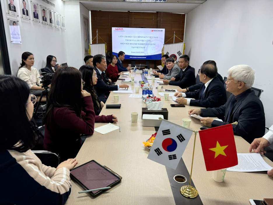 Đại diện Ban lãnh đạo VIPFA thăm và làm việc với KOCHAM